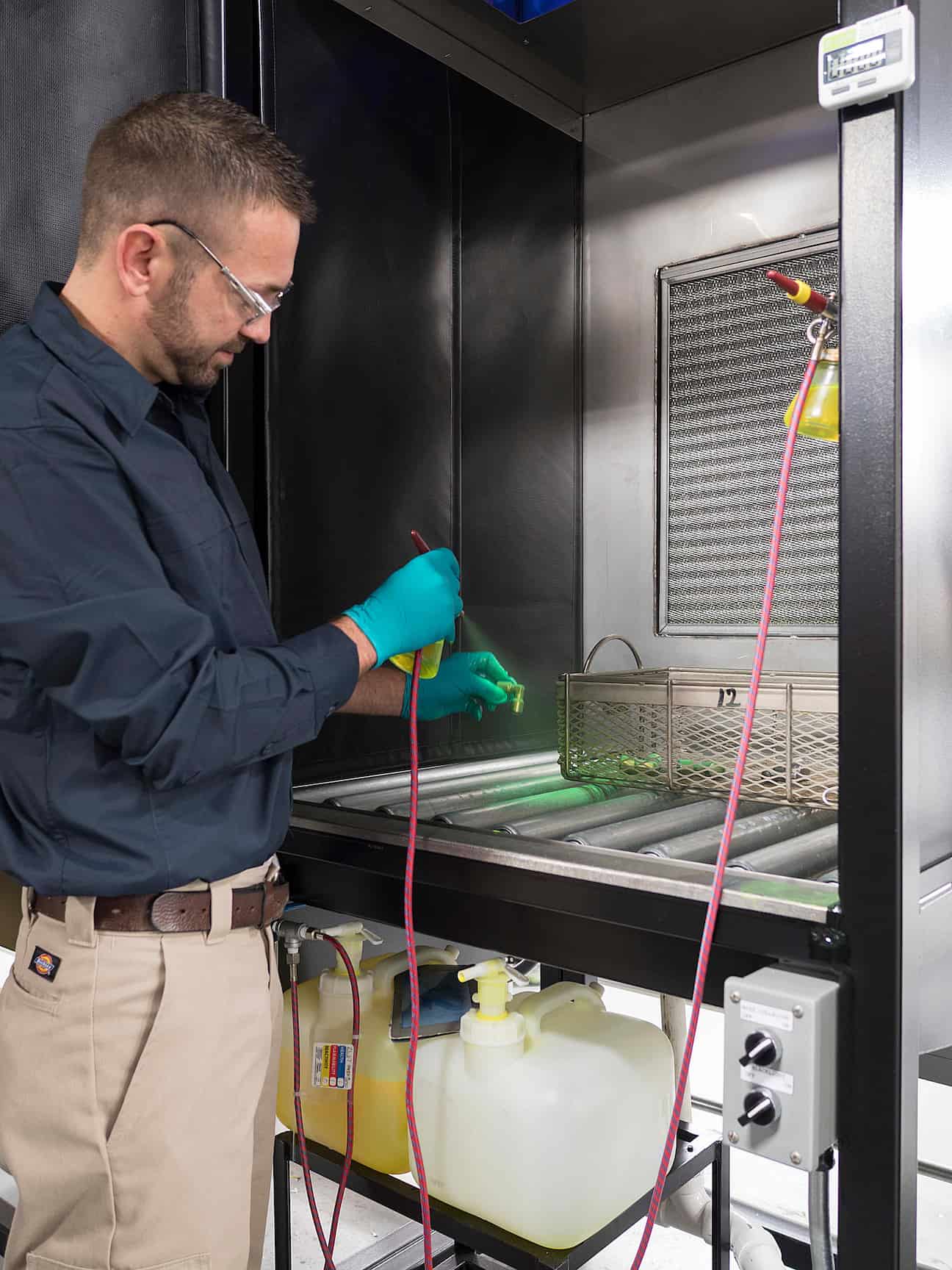 Liquid Penetrant Testing | Applus+ Laboratories